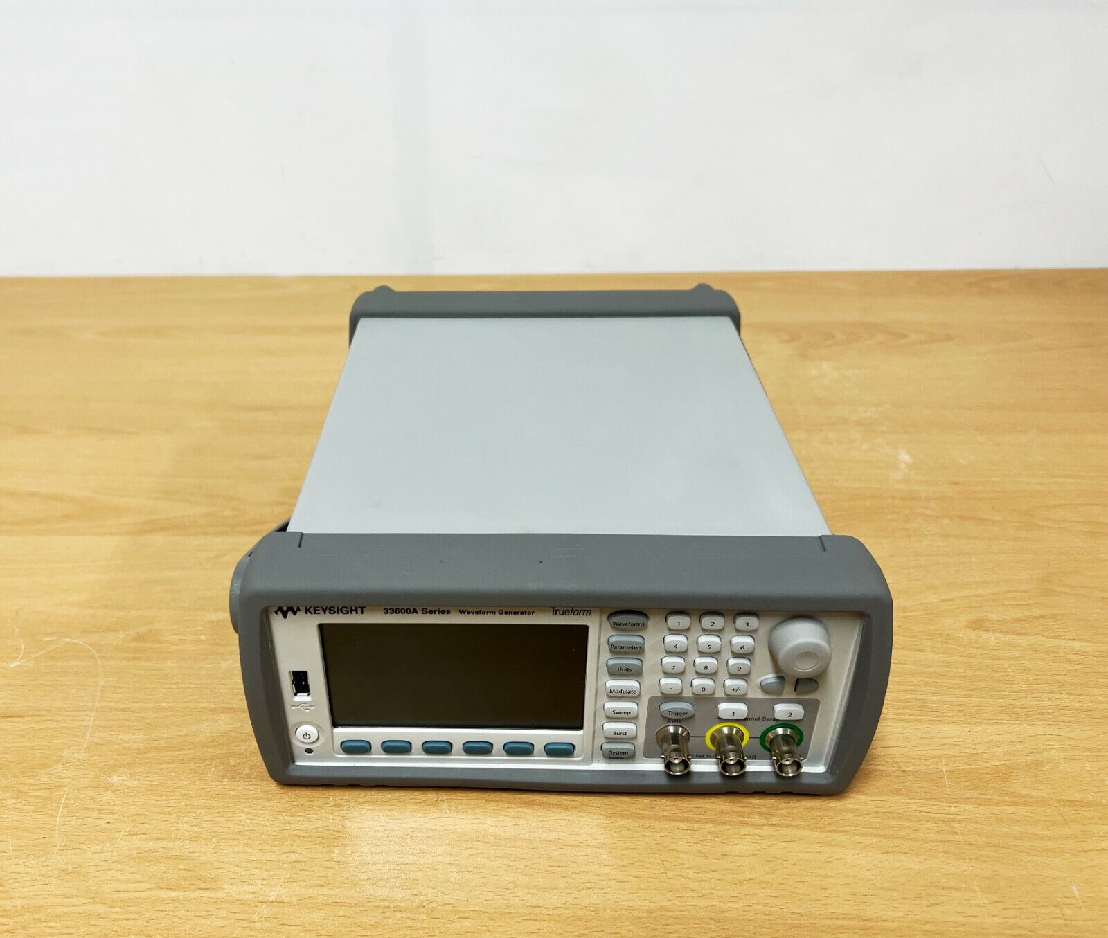 Генератор сигналов Keysight (Agilent) 33622A. Гарантия лучшей цены ...